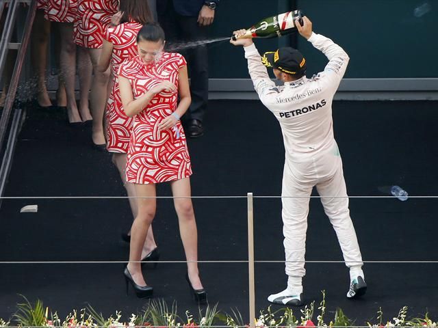 Stirling Moss: Lewis Hamilton isn't great yet, and he shouldn't spray ...