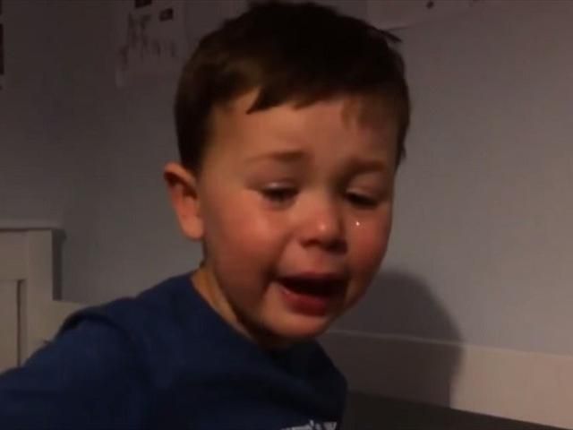 Young Manchester United fan cries after learning that Robin van Persie ...