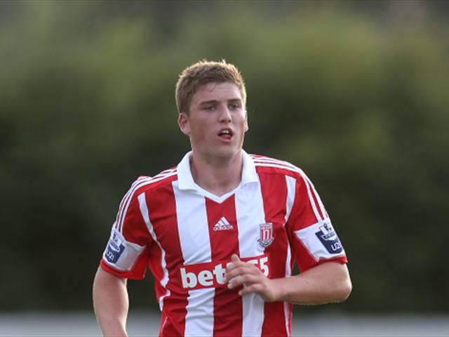 George Waring joins Oxford on loan from Stoke - TNT Sports