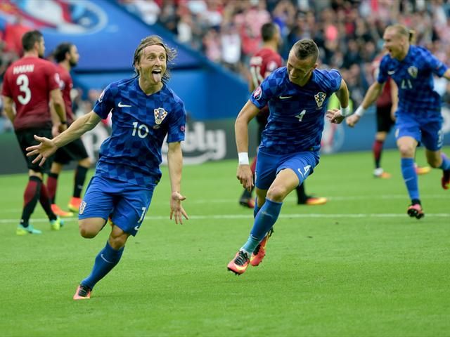 Euro 2016: Luka Modric wondergoal sees Croatia beat Turkey - TNT Sports