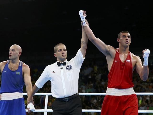 Russia's Evgeny Tishchenko wins heavyweight gold, crowd boo - TNT Sports