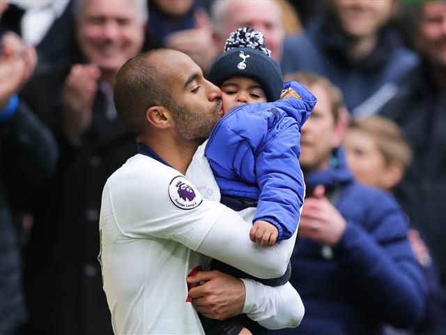 Lucas Moura celebrates hat-trick with his son - TNT Sports