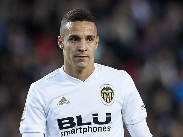 Leeds United announce Rodrigo signing from Valencia - TNT Sports