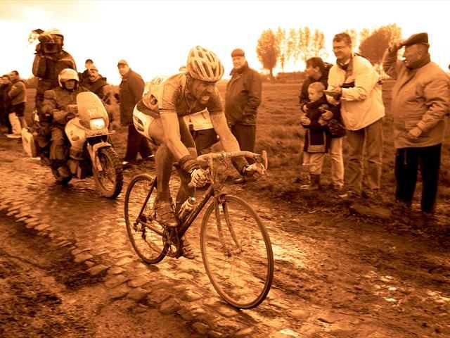 Re-Cycle: Muddy Museeuw's hat-trick on the last wet Paris-Roubaix in ...