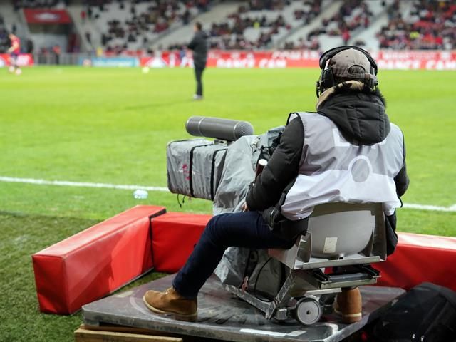 Football news - TV stations won't break deals to broadcast Super League ...