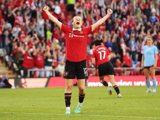 Chelsea move within reach of WSL title after beating Arsenal, Man Utd ...