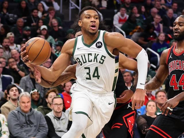 NBA: 'Phenomenal' Giannis Antetokounmpo takes 'things into own hands ...