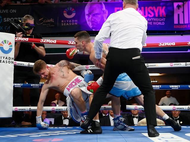 Highlights as Archie Sharp climbs off canvas to beat Facundo Arce ...