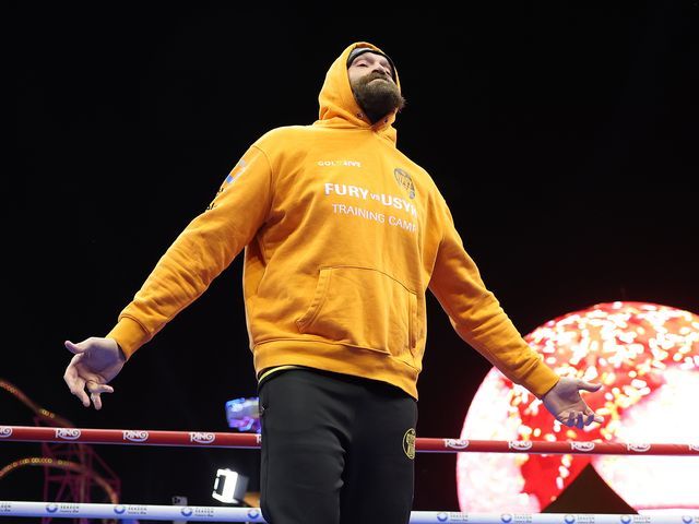 Usyk v Fury 2: Tyson Fury delivers bizarre 10-second open workout, then ...