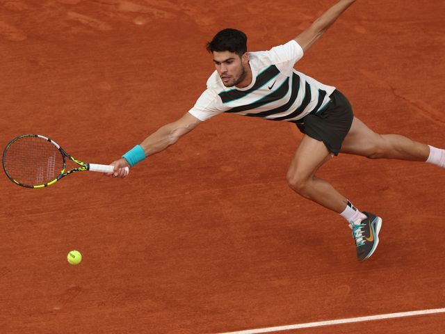 Watch incredible diving winner from Carlos Alcaraz in dramatic French ...