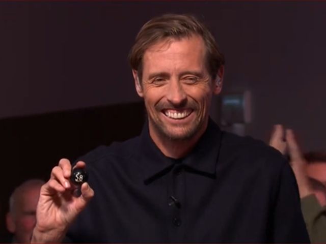 Watch: Hilarious moment as Peter Crouch, Joe Cole 'empty the place ...