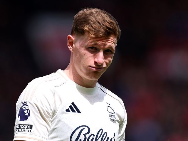 Man Utd confident of beating Manchester City to midfield transfer ...